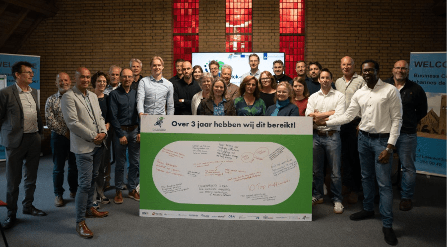 Opening grootste wateronderzoekslaboratorium van Nederland in Houten ...